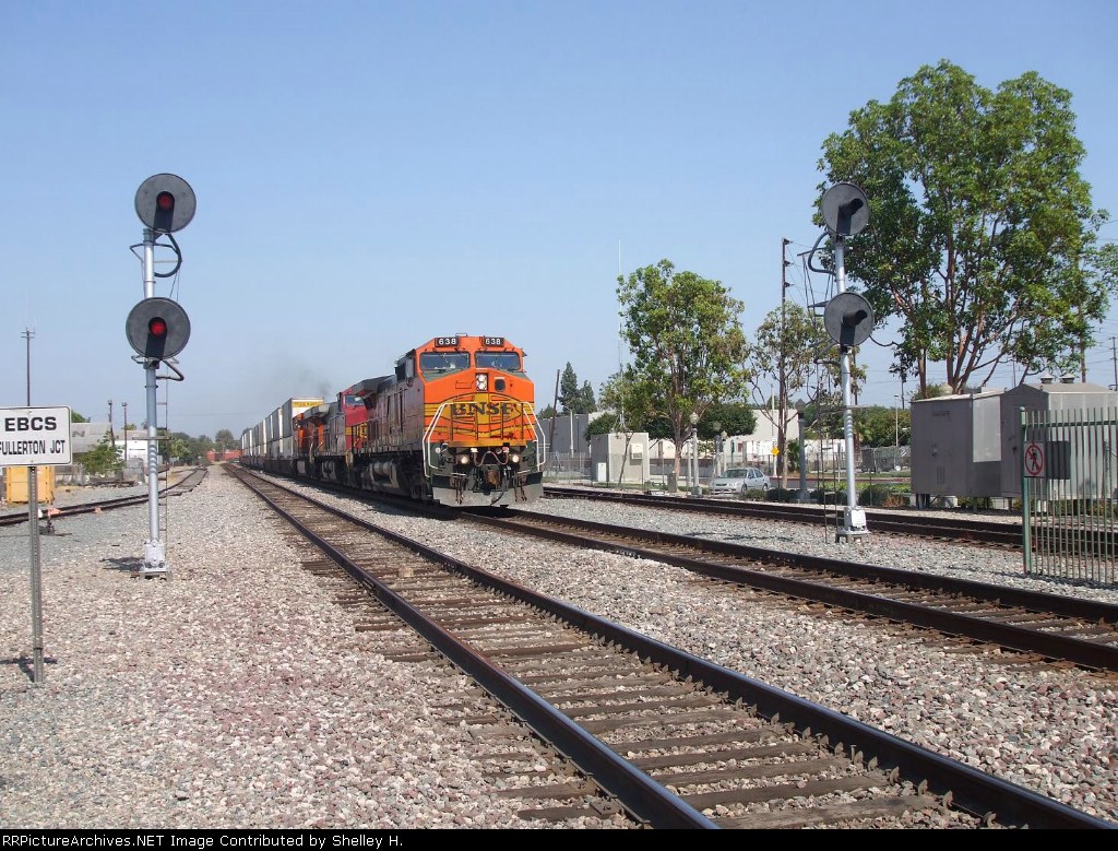 An afternon BNSF train comes through the station!